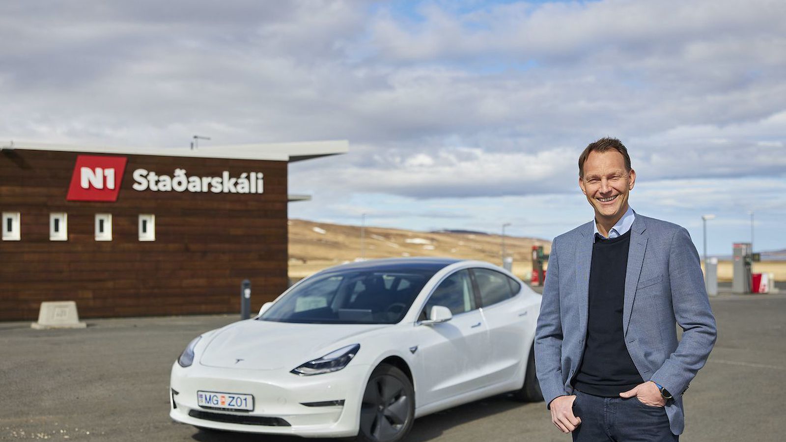 Tesla hleðslustöðvar á völdum stöðvum N1 umhverfis landið - Vísir