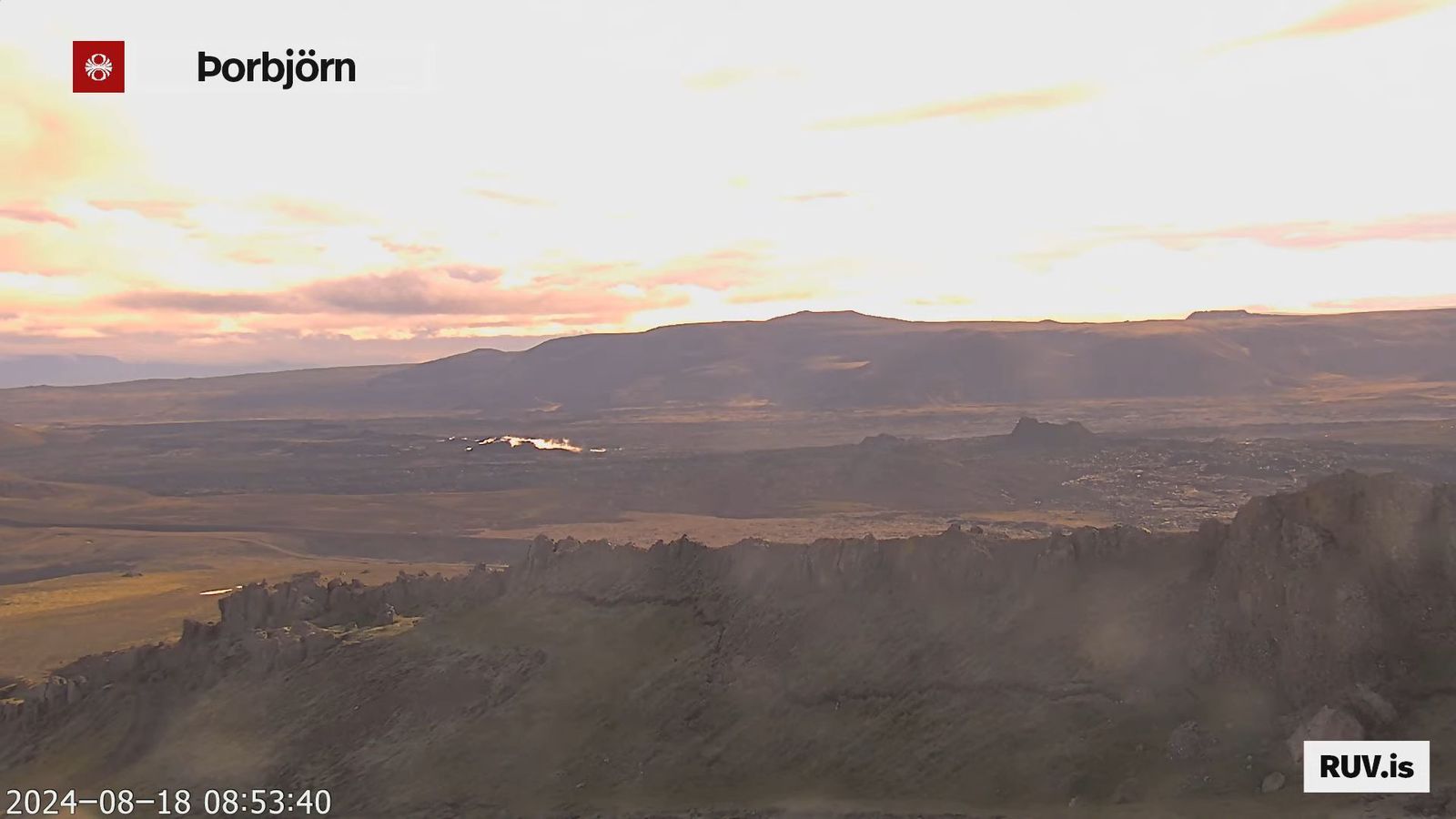 Reykur í hrauni ekki eld­gos - Vísir