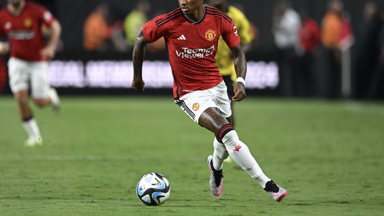 Marcus Ras­h­ford lenti í hörðum á­rekstri en slapp ó­meiddur - Vísir