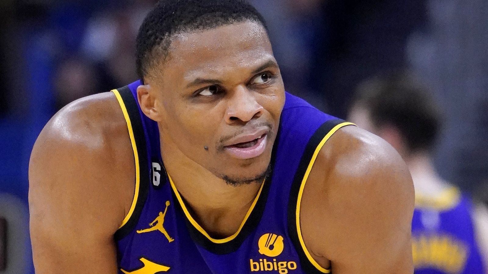 Westbrook segist hafa tognað af því að hann þurfti að byrja á bekknum ...