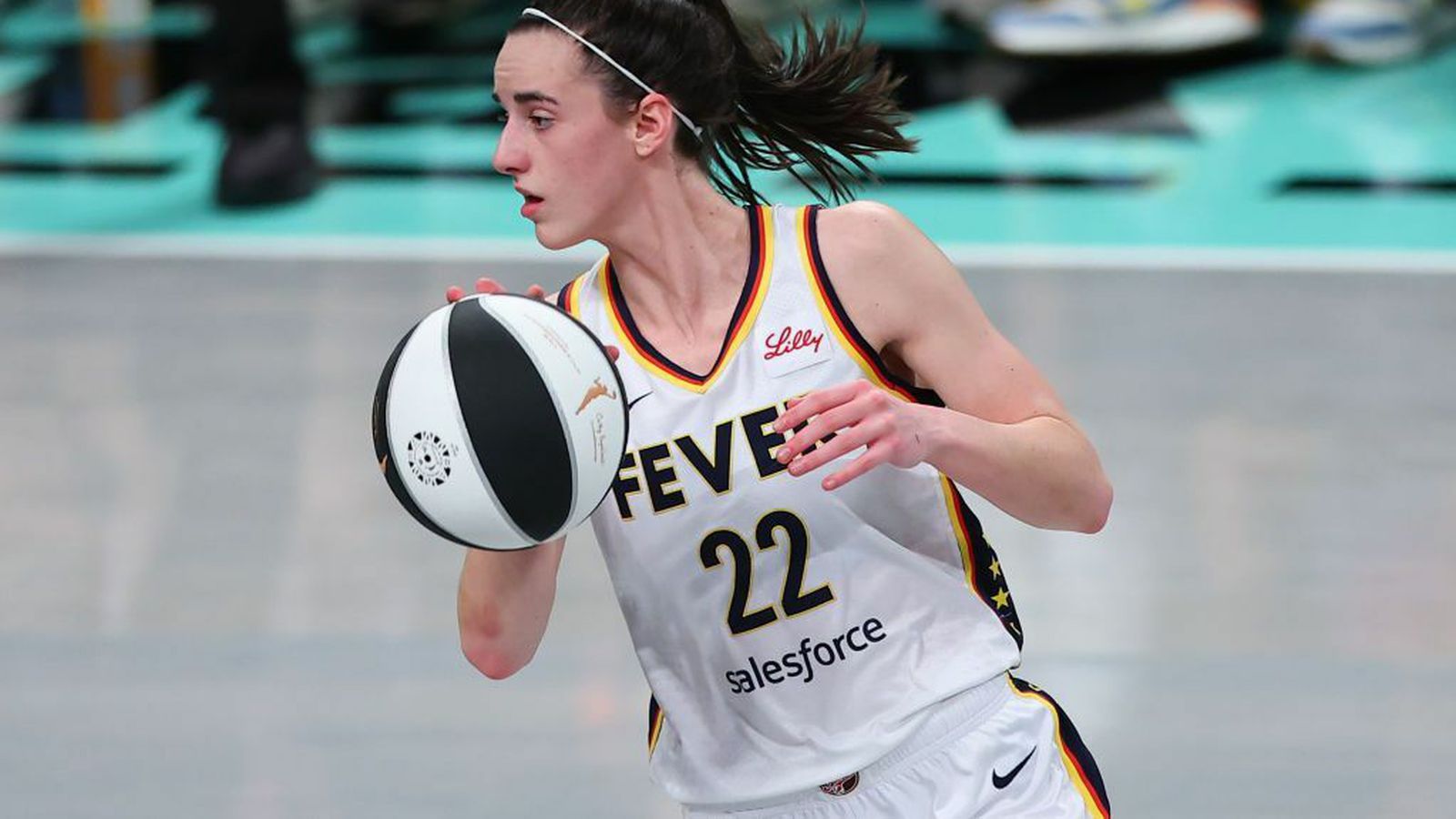 Caitlin Clark varð fyrsti ný­liðinn til að ná þre­faldri tvennu - Vísir