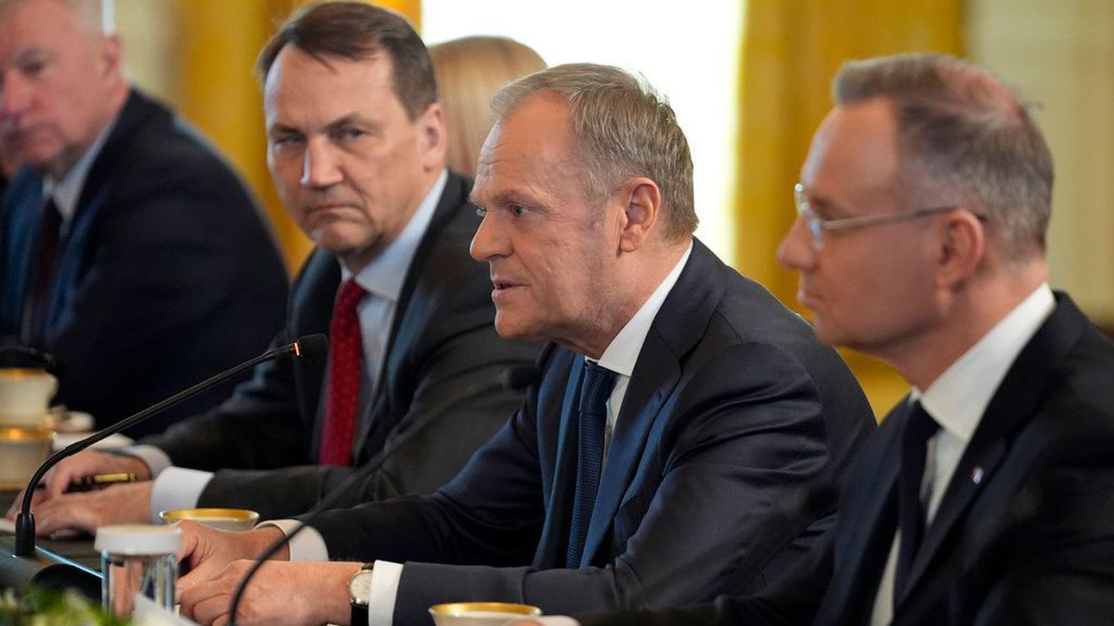 Tusk hyggst skipta út 50 sendi­herrum hægri­stjórnarinnar - Vísir