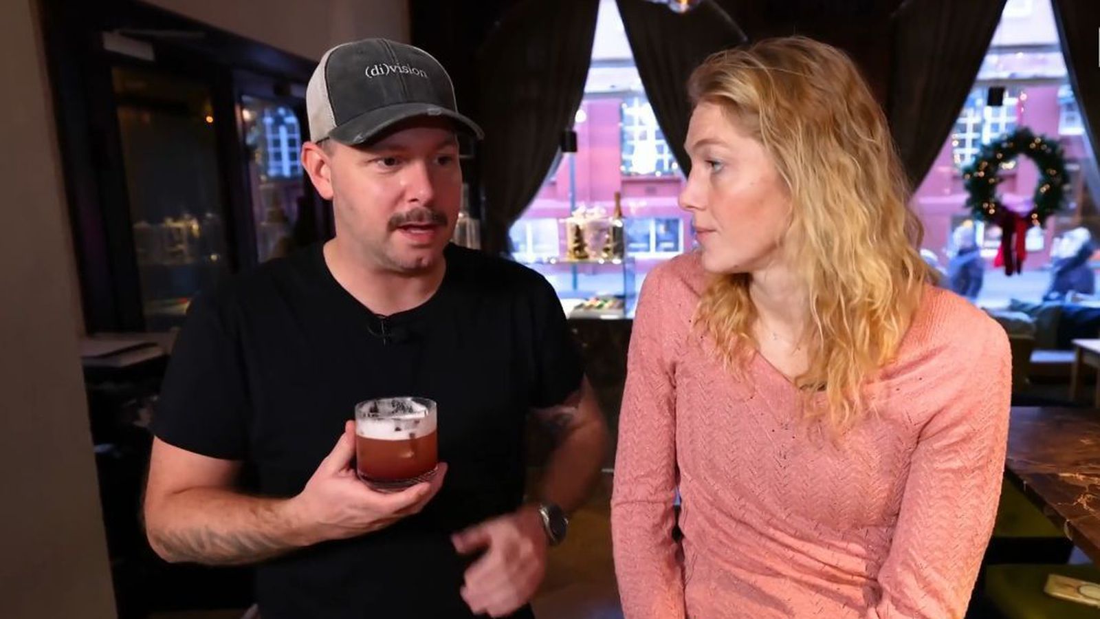 Steindi og Saga leika í hverju einasta at­riði - Vísir