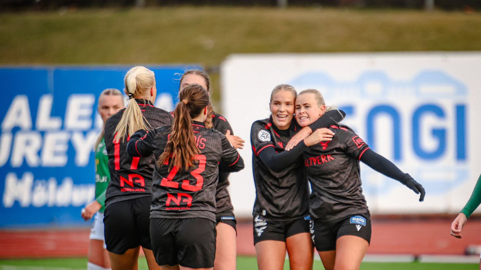 Upp­gjörið: FHL - Valur 0-2 | Valskonur sóttu þrjú stig austur - Vísir