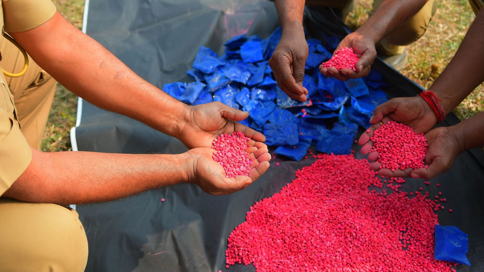 Taí­lenska lög­reglan seldi borgara bíl fullan af am­feta­míni - Vísir