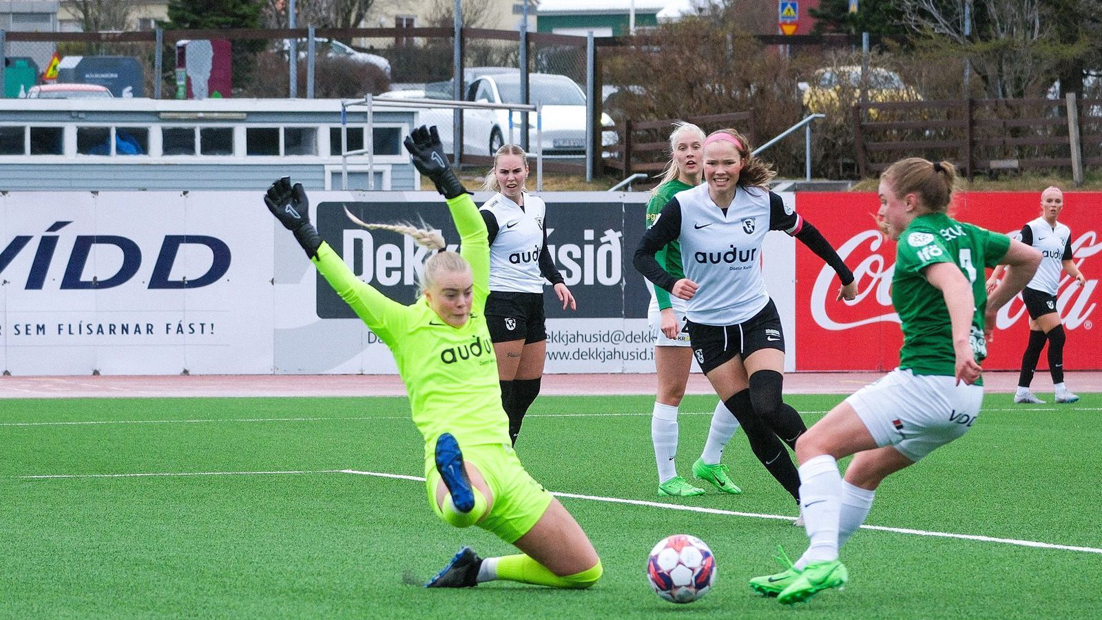 Dag­skráin í dag: Þróttur þarf sigur, Blikar í Ár­bæ, Bestu mörkin og ...