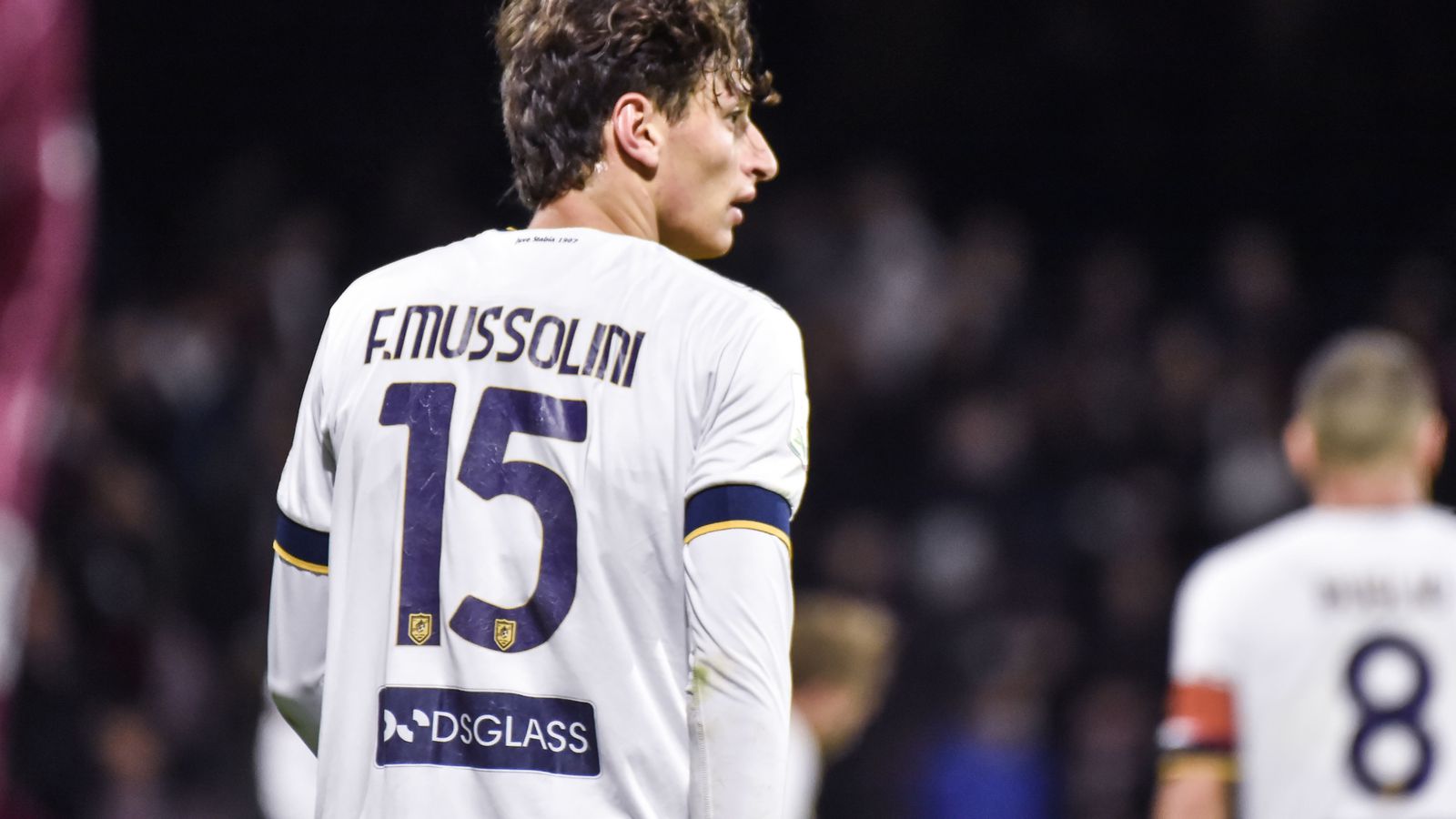 Fasistakveðjur til ungs Mussolini vekja at­hygli - Vísir