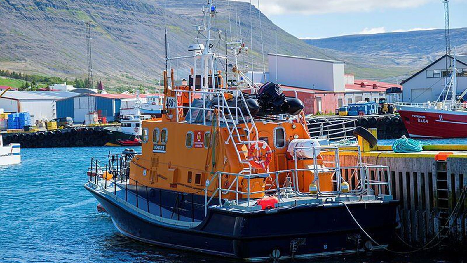 Strandveiðibátur sökk úti fyrir Pat­reks­firði - Vísir