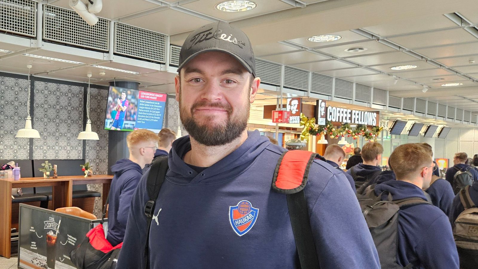 Haukar á 30 tíma ferða­lagi: „Verð senni­lega bara í hjóla­stól“ - Vísir