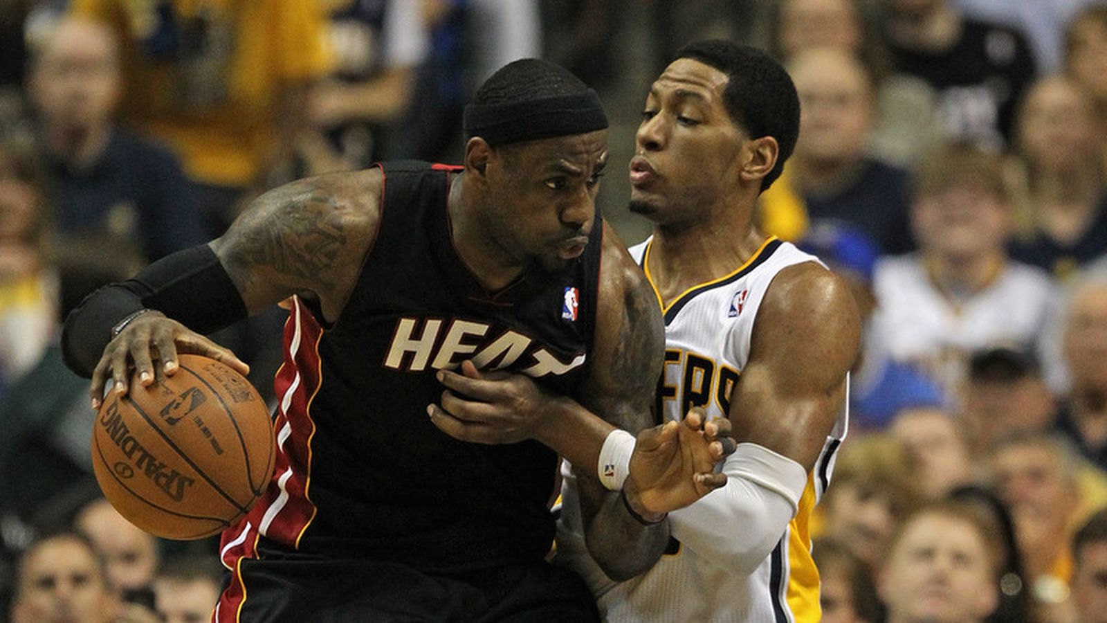 NBA: Miami Heat jafnar einvígið gegn Indiana | James og Wade fóru á kostum - Vísir