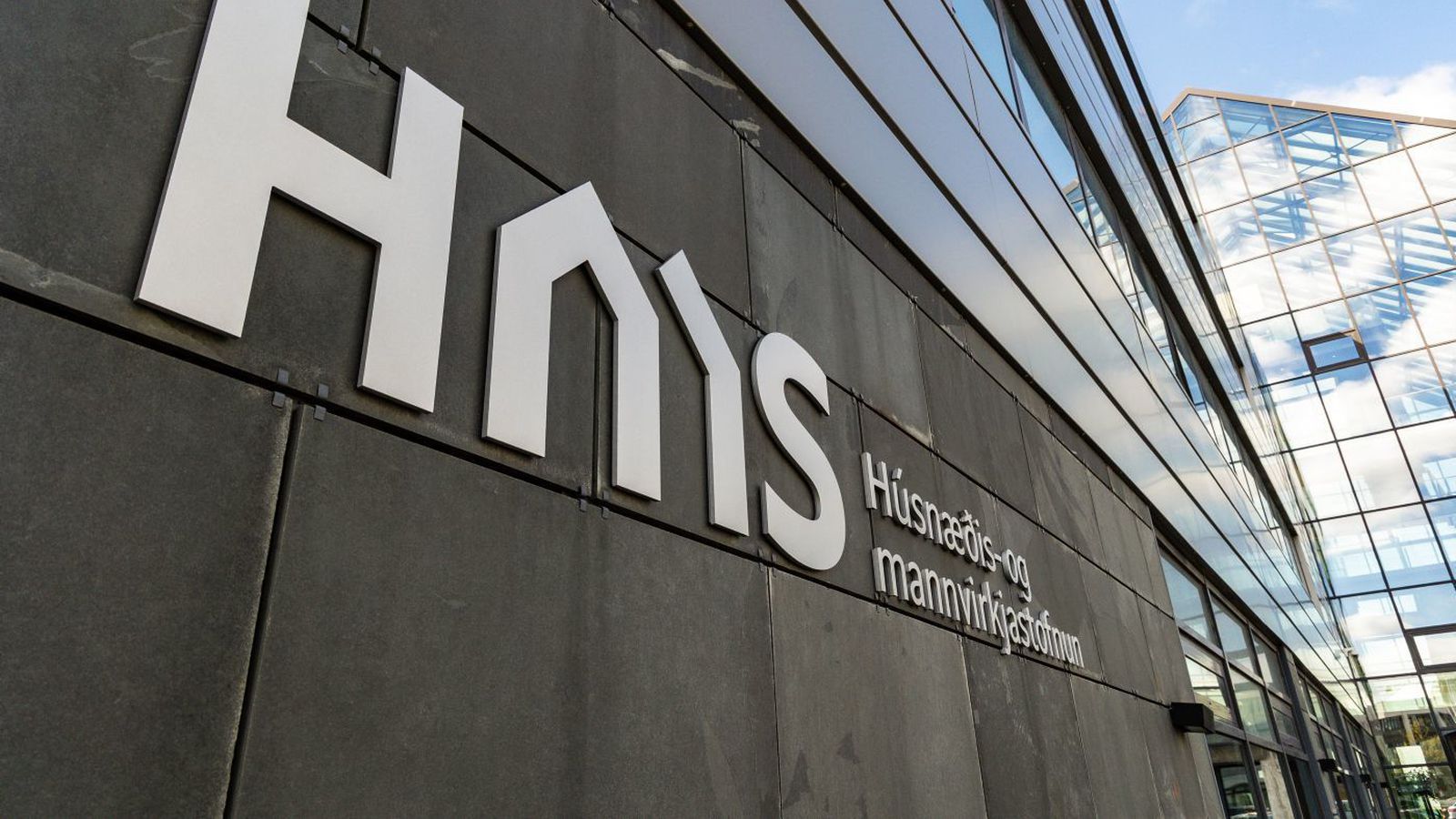 Merki um aukin um­svif á fast­eigna­markaði - Vísir