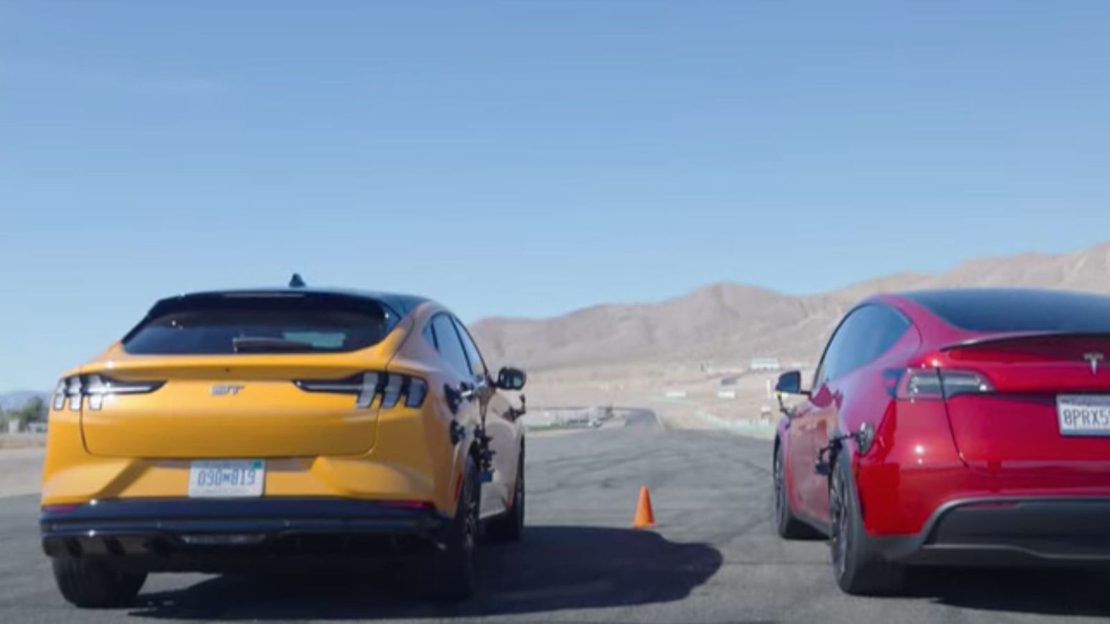 Myndband: Model Y spyrnir við Mustang Mach-E GT - Vísir