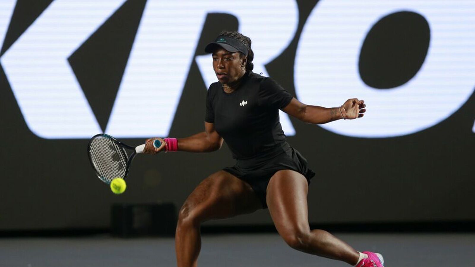 Fjár­magnar tennis­ferilinn á On­lyFans - Vísir