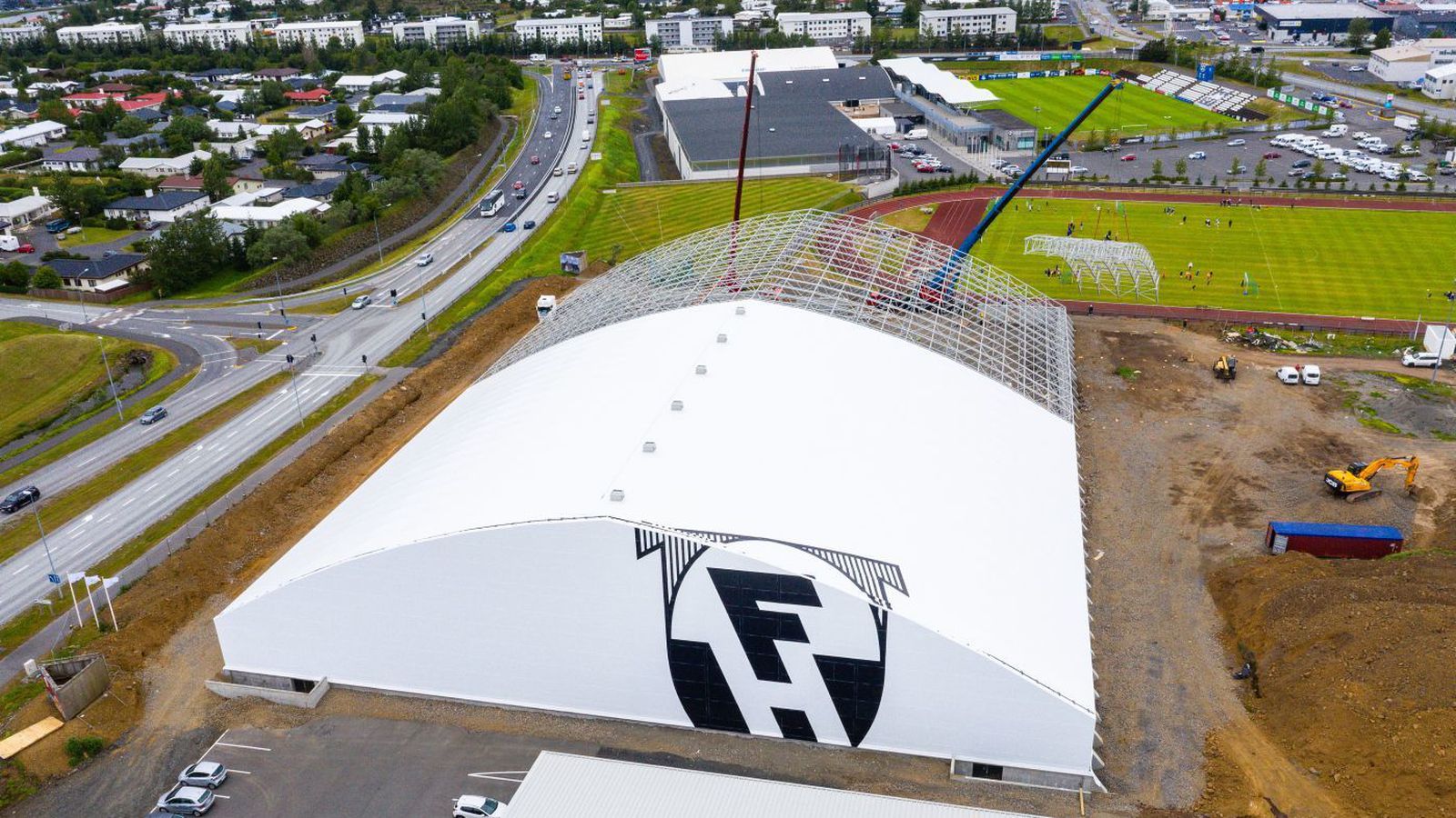 Kemur í ljós á morgun hvort FH megi spila á frjálsíþróttavellinum - Vísir