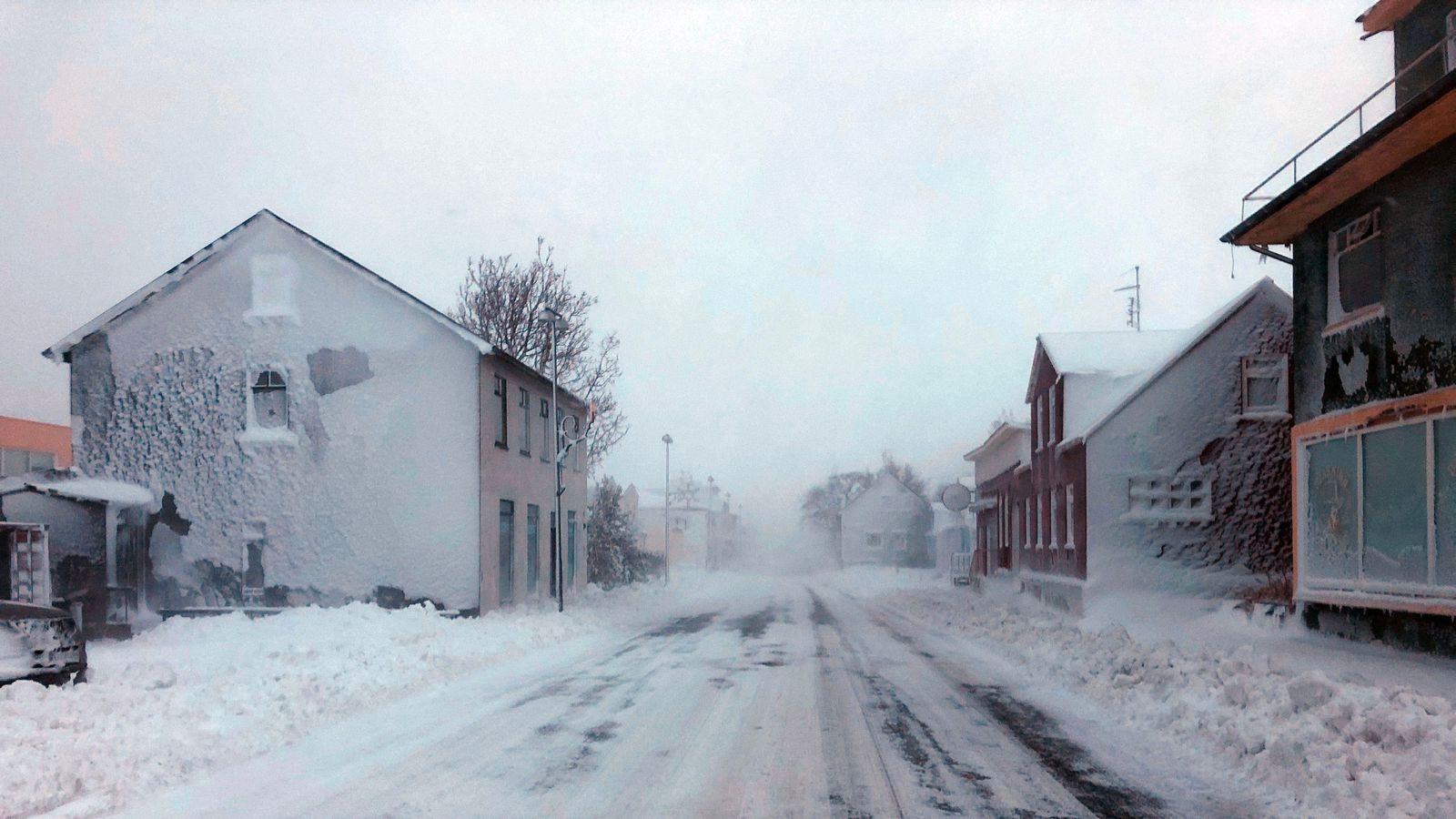 Gular við­varanir fram undan og varað við hríðar­veðri - Vísir