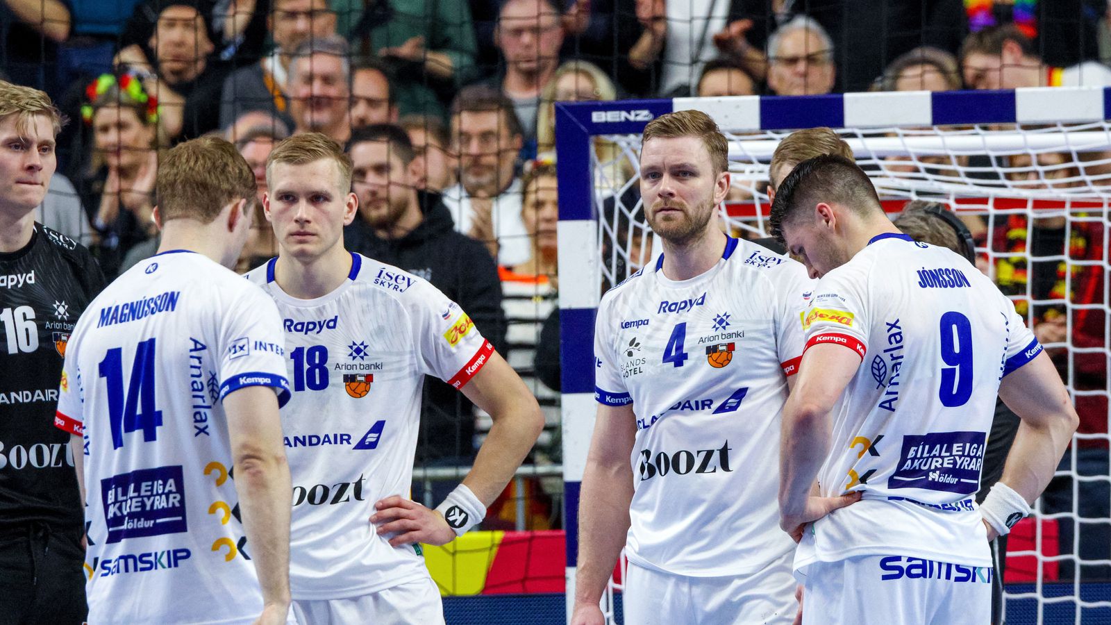 „Ætla ekki að segja að geim­verurnar í Space Jam hafi komið og tekið ...