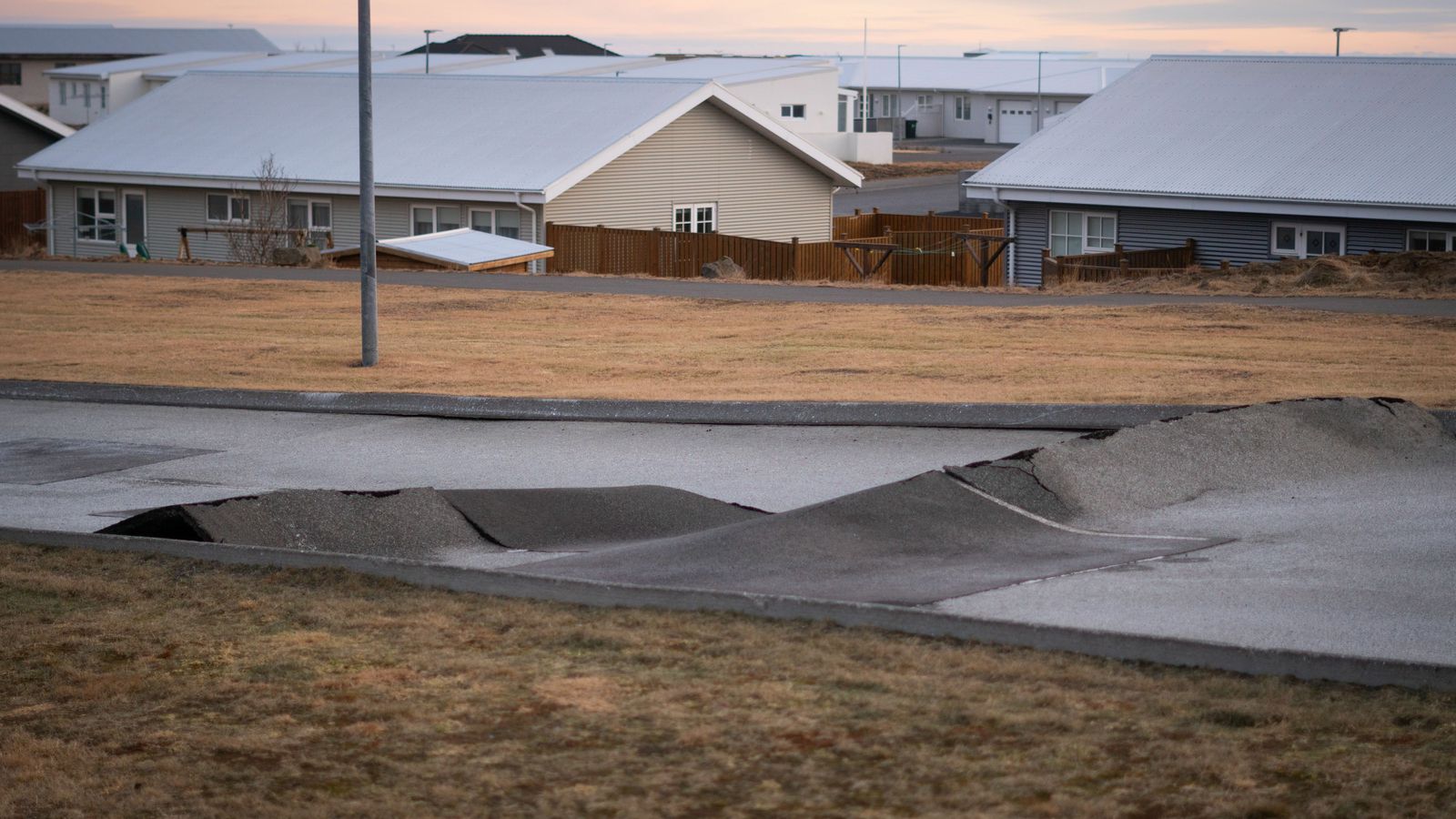 Þurfi að fylgja betur eftir reglum um byggð við sprungur - Vísir