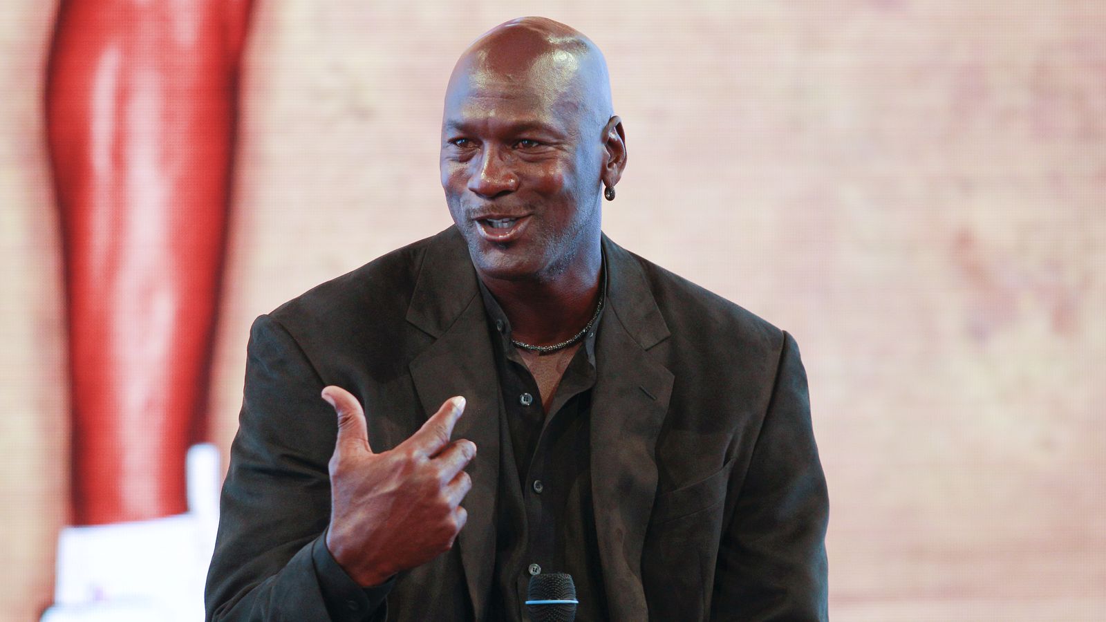 Jordan: Ég myndi ganga frá LeBron í einstaklingseinvígi - Vísir