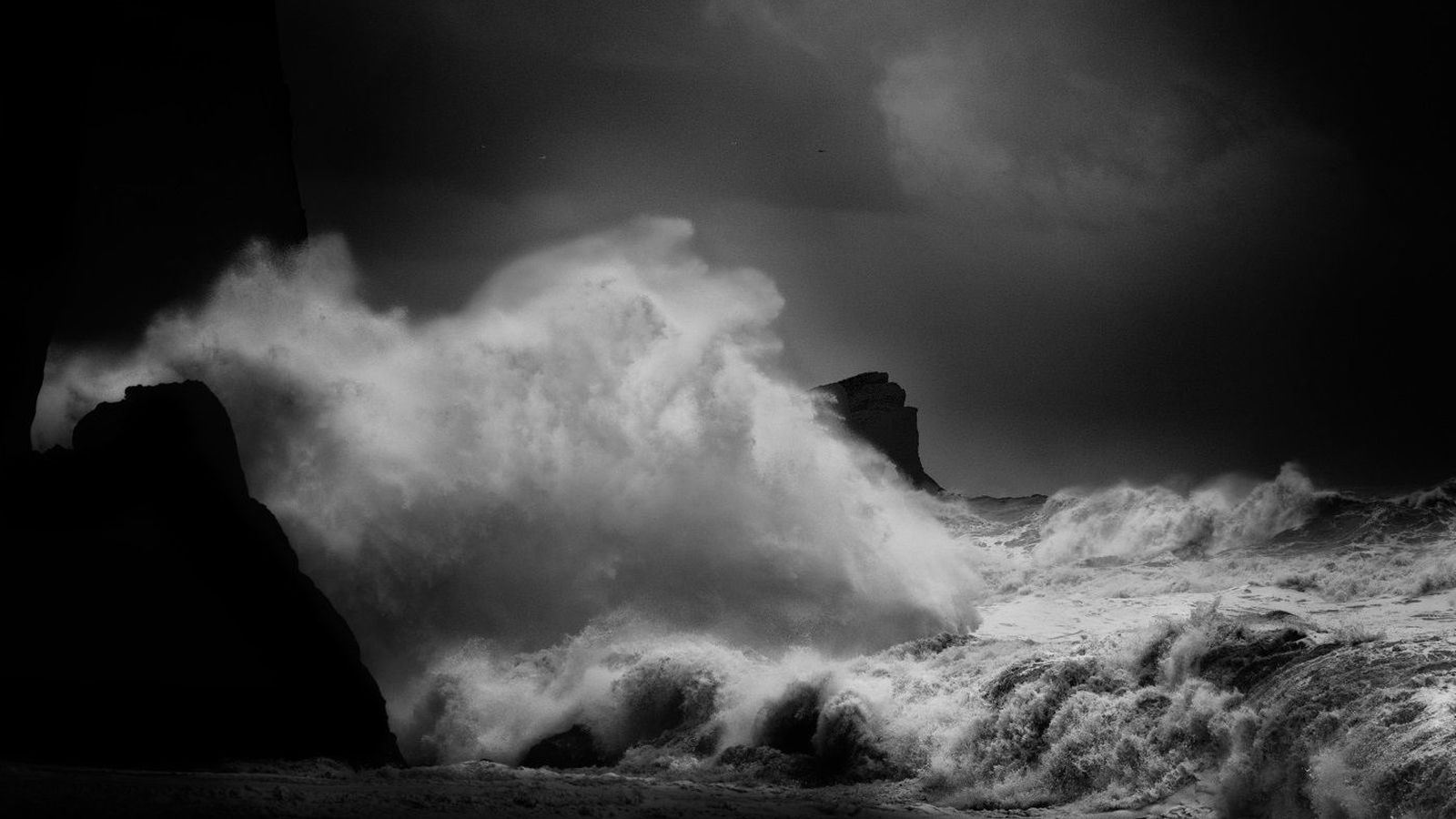 Hvass­viðri á landinu og gular við­varanir taka gildi í kvöld - Vísir