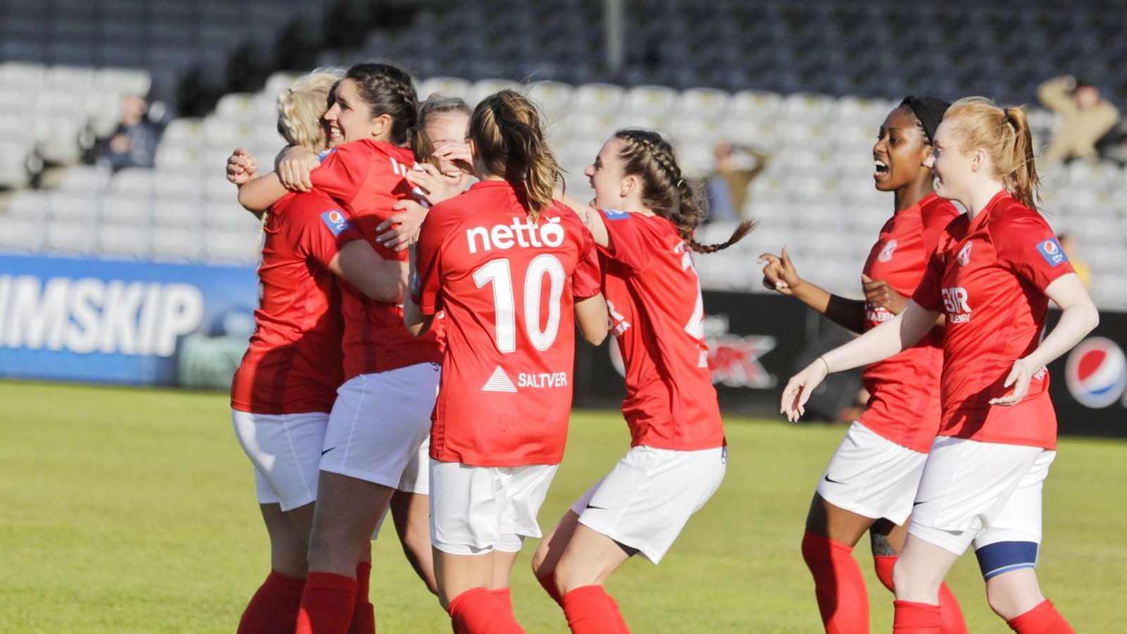 Umfjöllun og viðtöl: Keflavík - Fylkir 2-0 | Keflavík lyfti sér upp úr ...