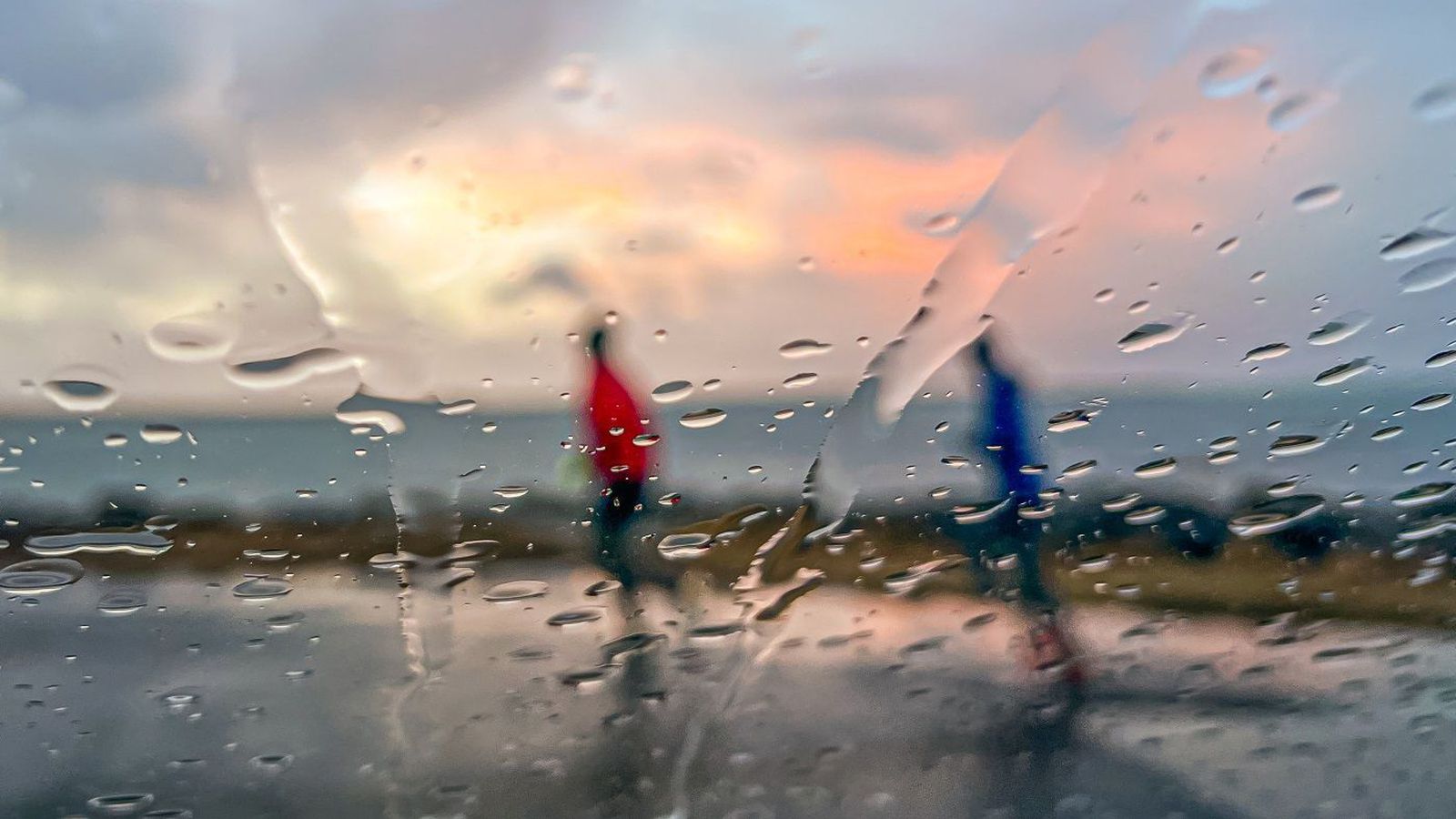 Hressi­leg rigning og gular við­varanir - Vísir