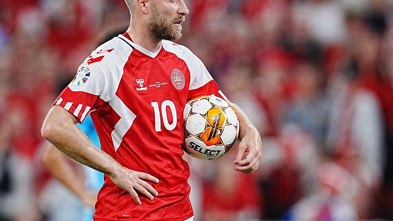 Stoð­sendinga­þrenna hjá Erik­sen og Lewandowski slökkti í Fær­eyingum - Vísir