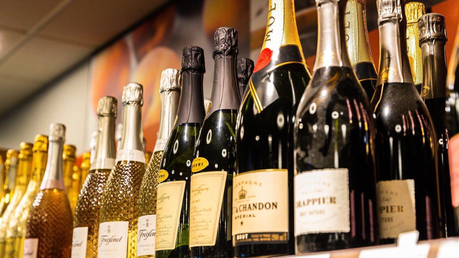 Hækka gjald á á­fengi og tóbak - Vísir