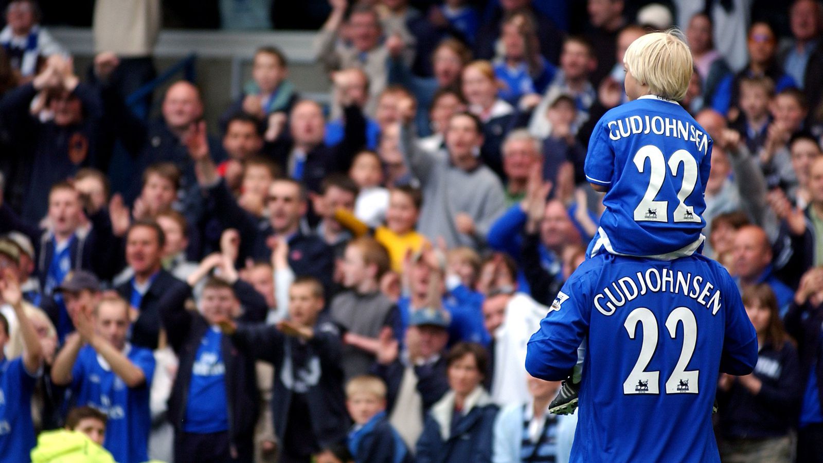 Fót­bolta­for­tíð fjöl­skyldunnar í sviðs­ljósinu í við­tali DR við ...