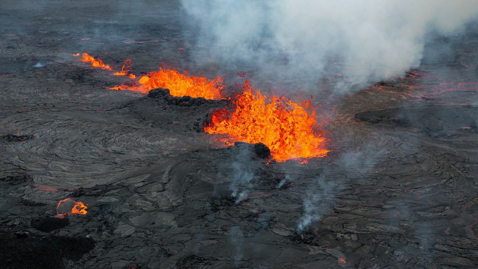 Eld­gosið í beinni út­sendingu - Vísir