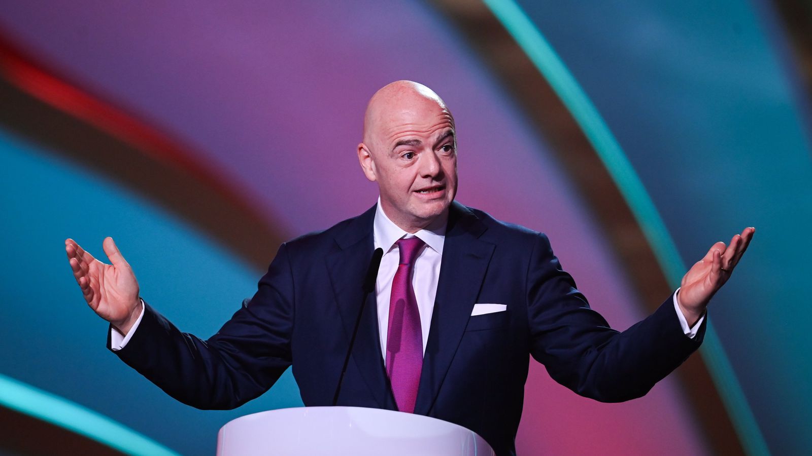 Dan­mörk vill segja sig úr FIFA og KSÍ endur­skoðar stuðning sinn við ...