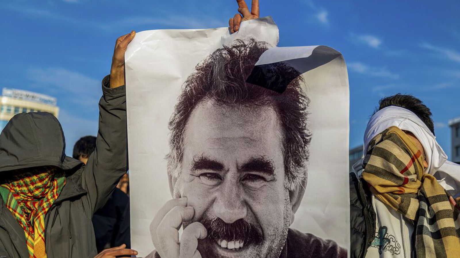 Leysa upp sam­tökin og leggja niður vopn - Vísir