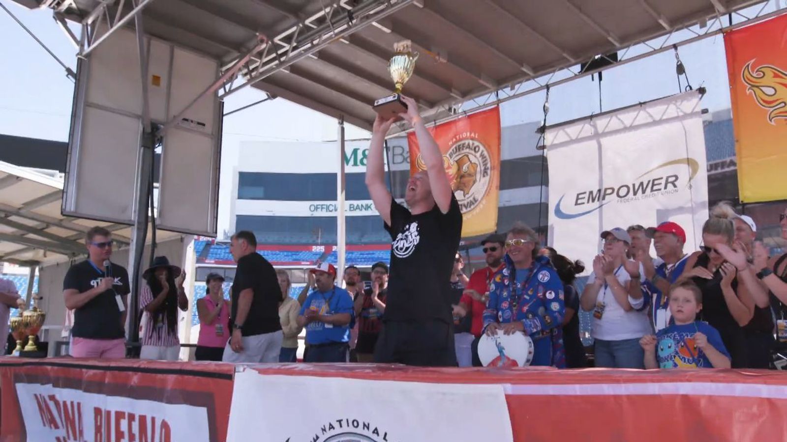 Nýja ís­lenska stelpan á ballinu sló í gegn á vængjahátíð í Banda ...