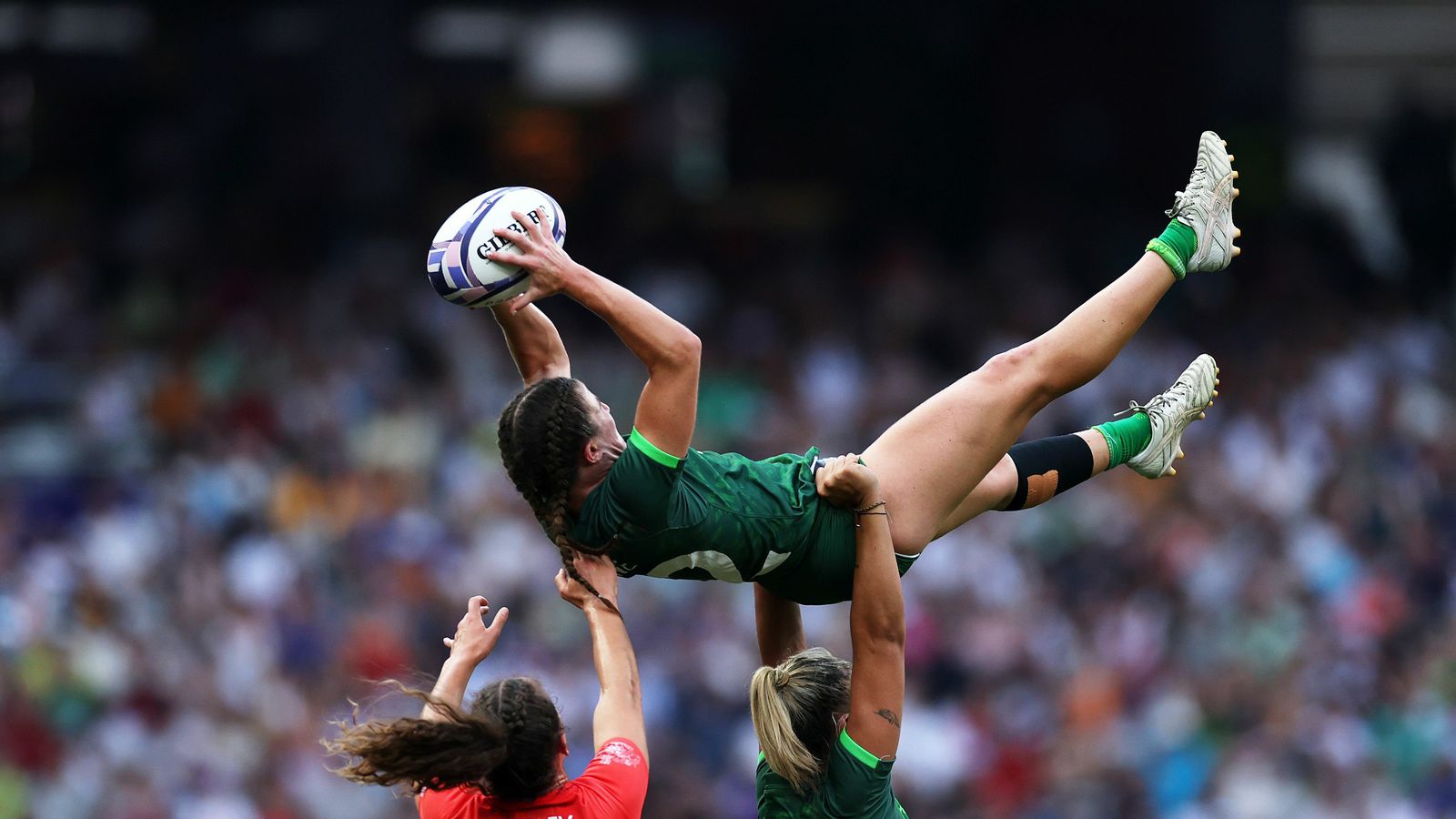 Ó­trú­legur styrkur írsku rúgbý konunnar vekur mikla at­hygli - Vísir