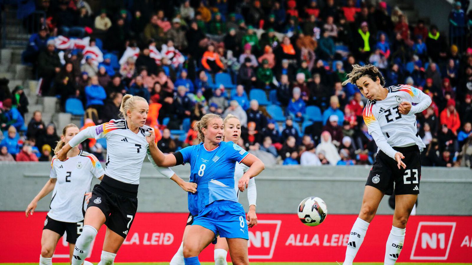 Alexandra lagði upp í frum­rauninni - Vísir