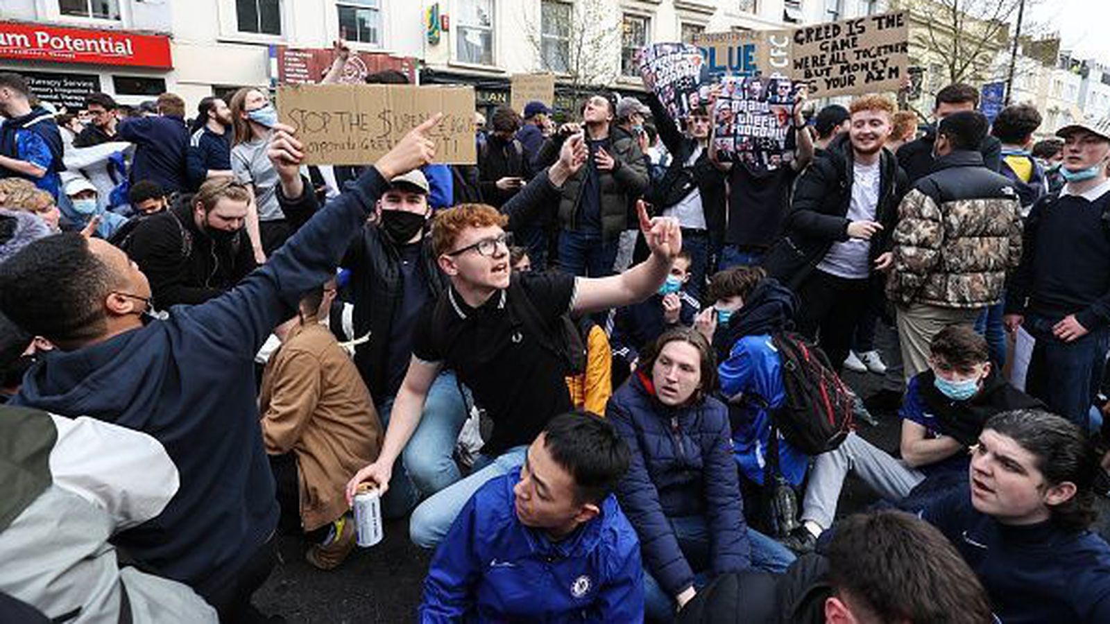 Kalla eftir því að stjórnar­menn Chelsea segi af sér - Vísir