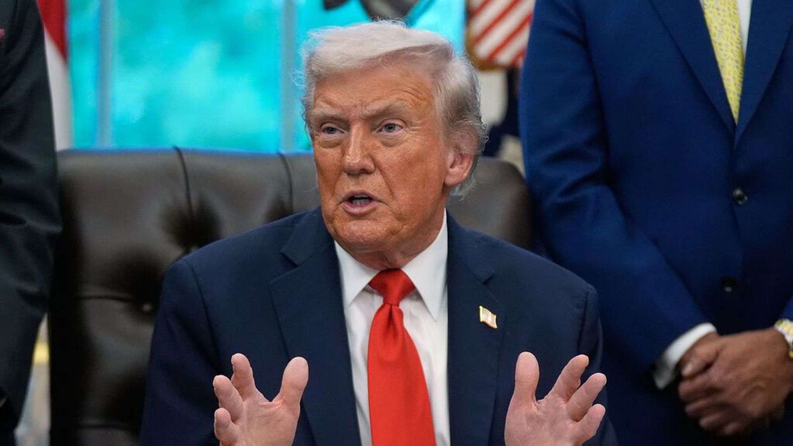 Trump gæti veitt sjálfum sér tugi milljarða í bætur frá eigin stjórn ...