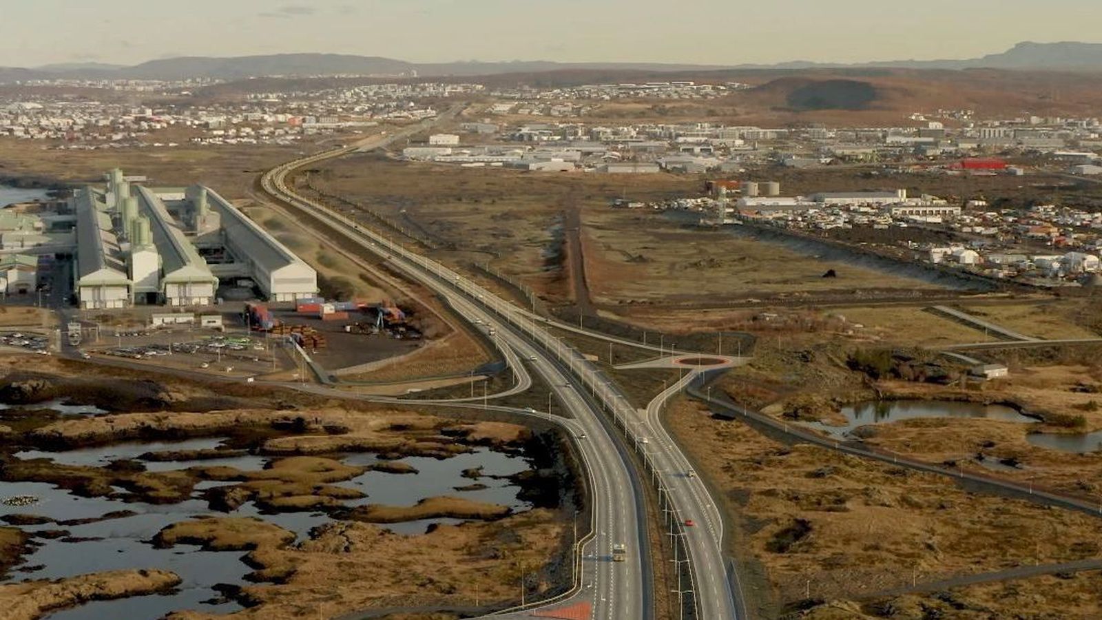 Reykjanesbraut breikkuð milli Hafnarfjarðar og Hvassahrauns - Vísir