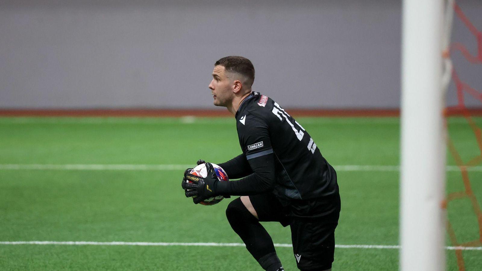 KR sækir Arnar Frey af bekknum hjá HK - Vísir