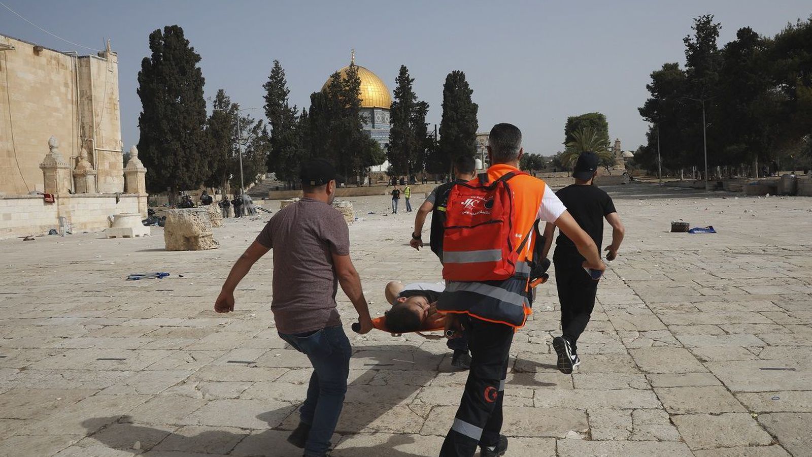 Mikil átök milli mótmælenda og lögreglu á Musterishæð - Vísir