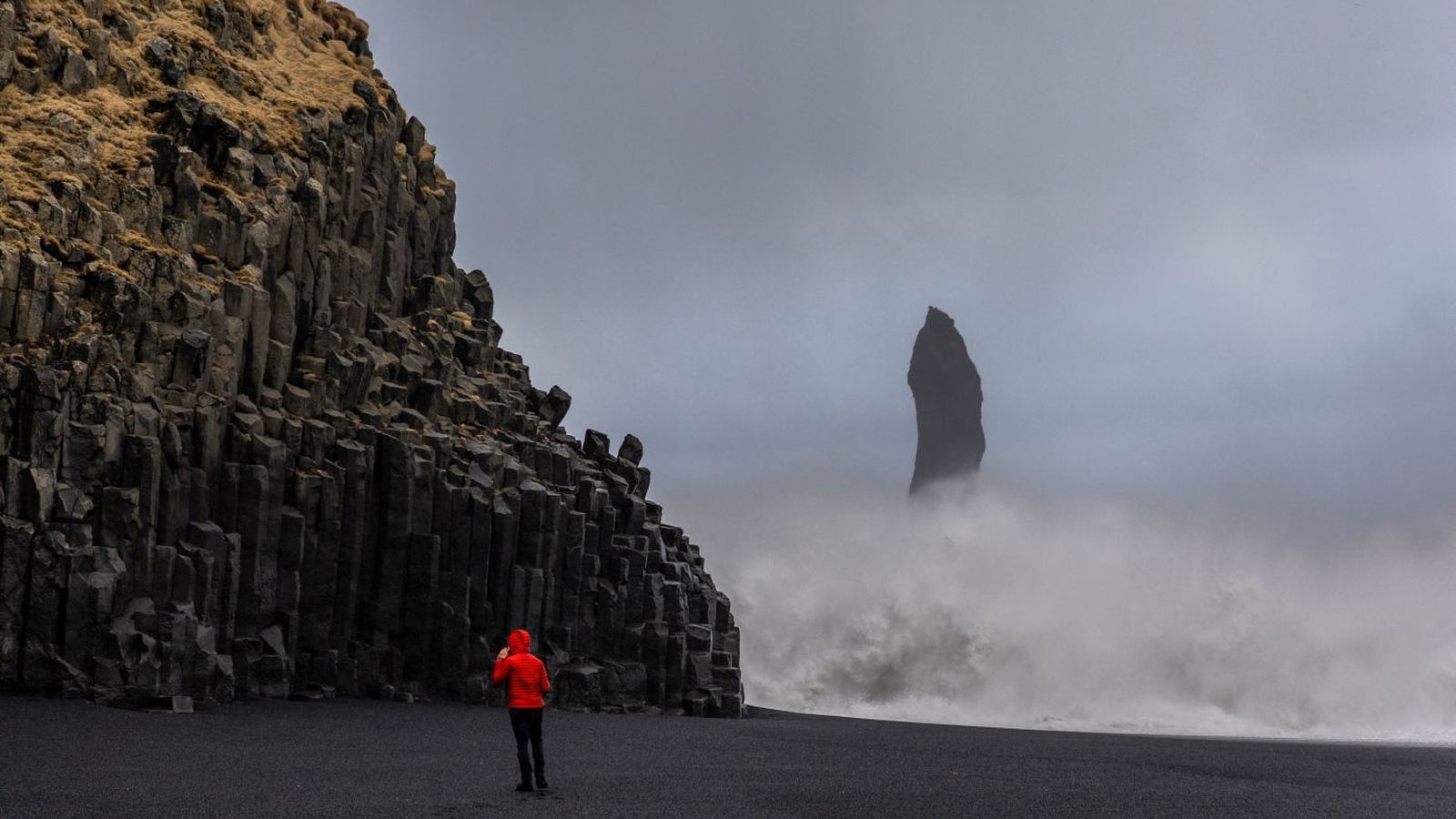 Vaxandi norð­austan­átt og gular við­varanir taka gildi - Vísir