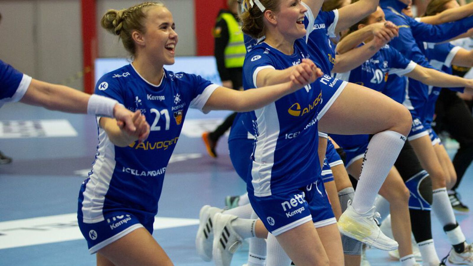Ís­lensk landsliðskona skrifar um glímu sína við átröskun - Vísir