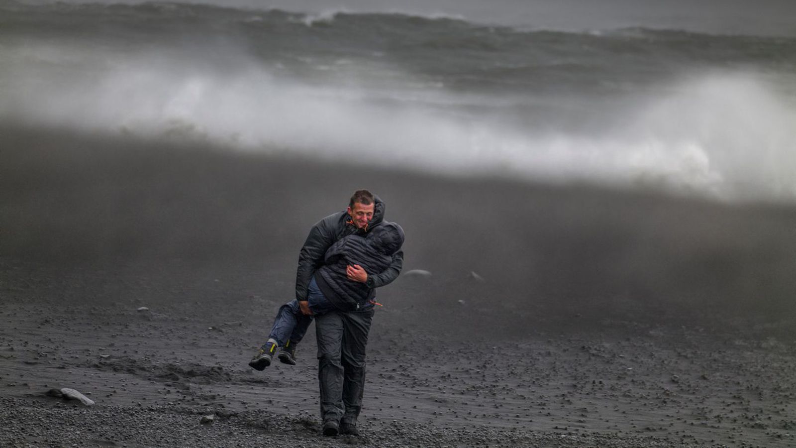 Gular við­varanir í hvass­viðris - Vísir