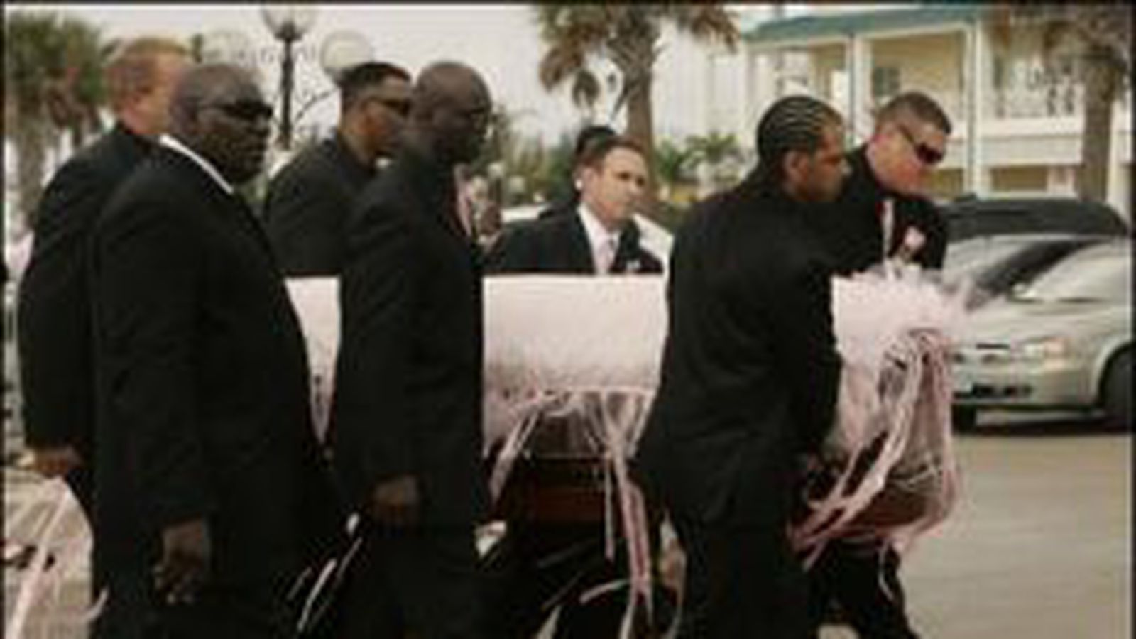 Anna Nicole borin til hinstu hvílu - Vísir