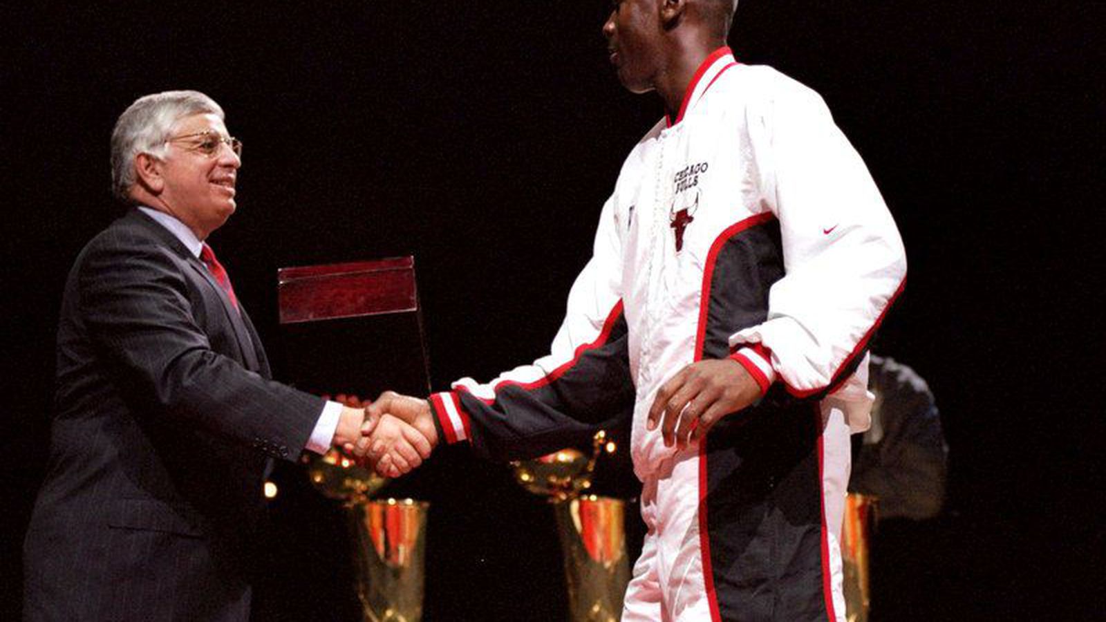 David Stern berst fyrir lífi sínu á sjúkrahúsi eftir heilablæðingu - Vísir