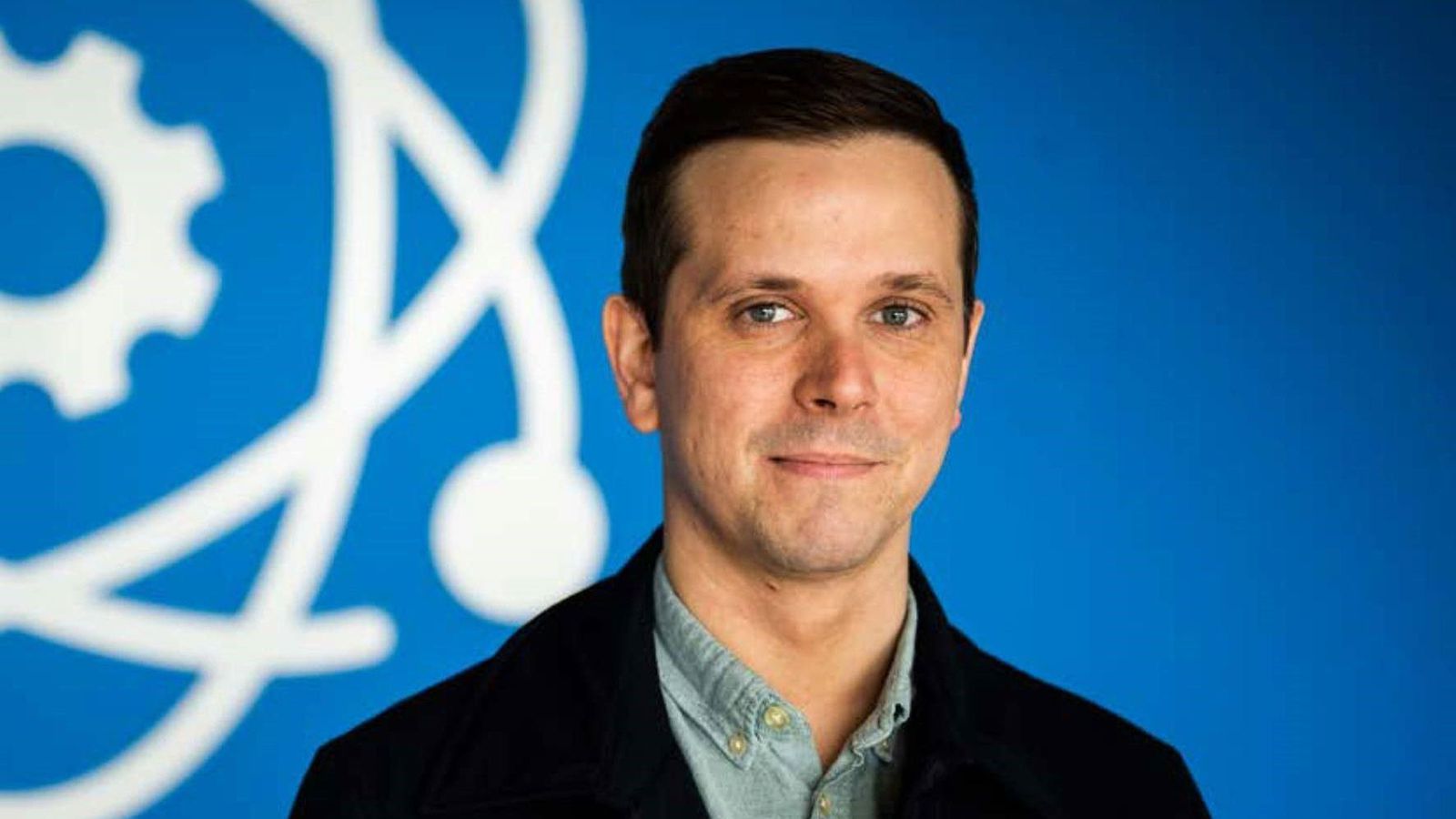 Helgi Andri segir upp og biður konunnar - Vísir