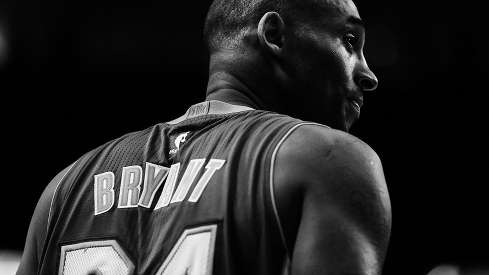 Kobe Bryant gerir grín að gamla Kobe í nýrri Apple-auglýsingu ...