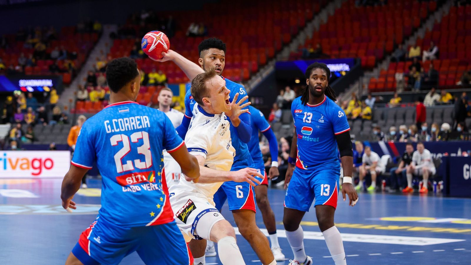 Ómar Ingi fór í aðgerð og verður lengi frá - Vísir