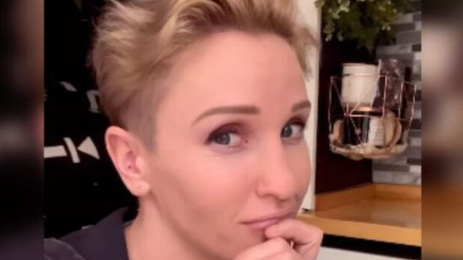 Endurheimti óvænt listaverk sem týndust á leiðinni frá Íslandi - Vísir