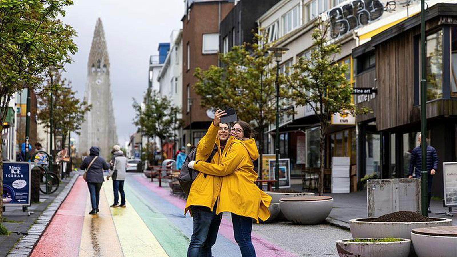 Gular við­varanir vegna úr­komu fram á morgun - Vísir