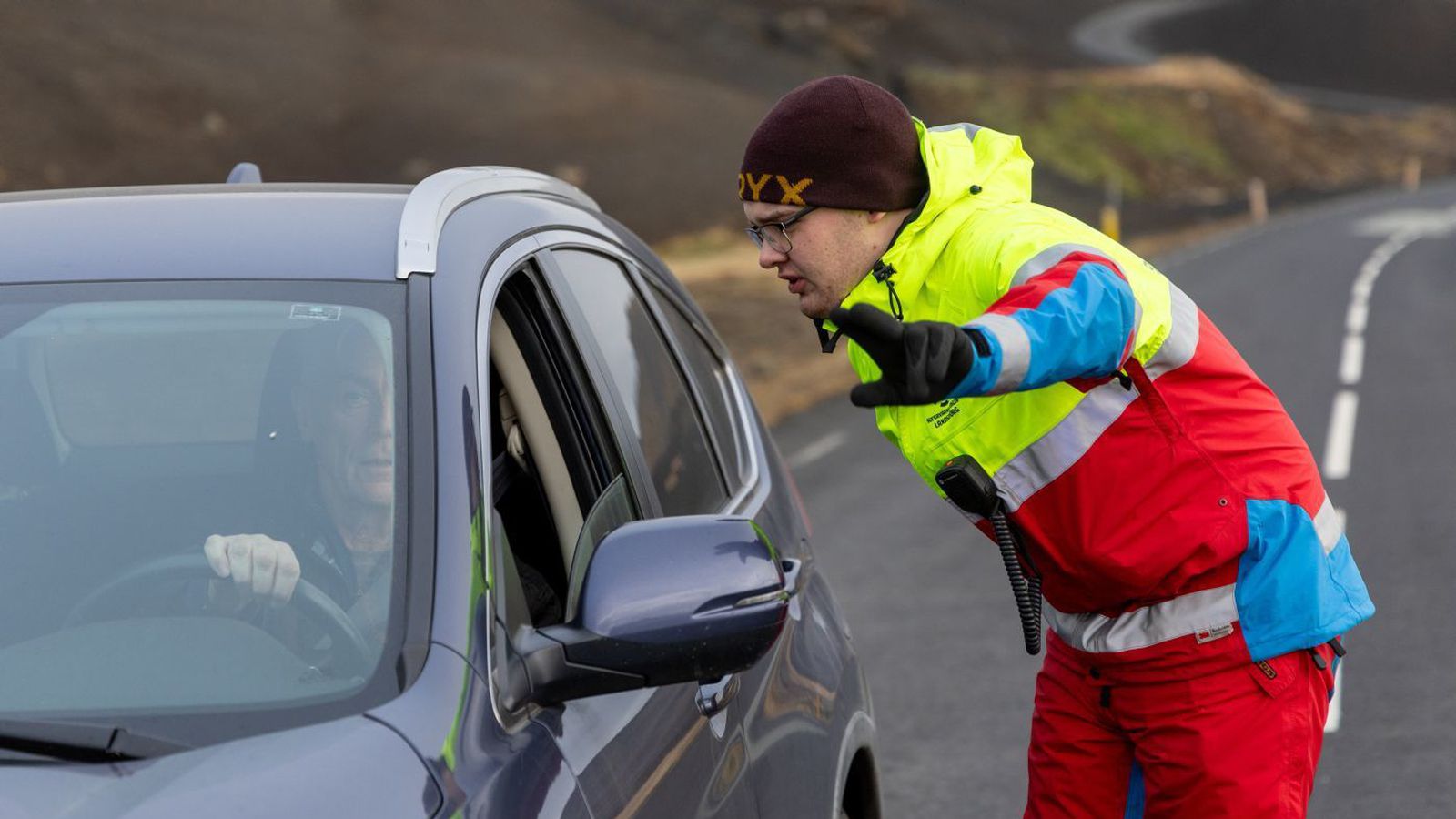 Í­búar níu­tíu heimila fá að fara inn frá klukkan níu - Vísir